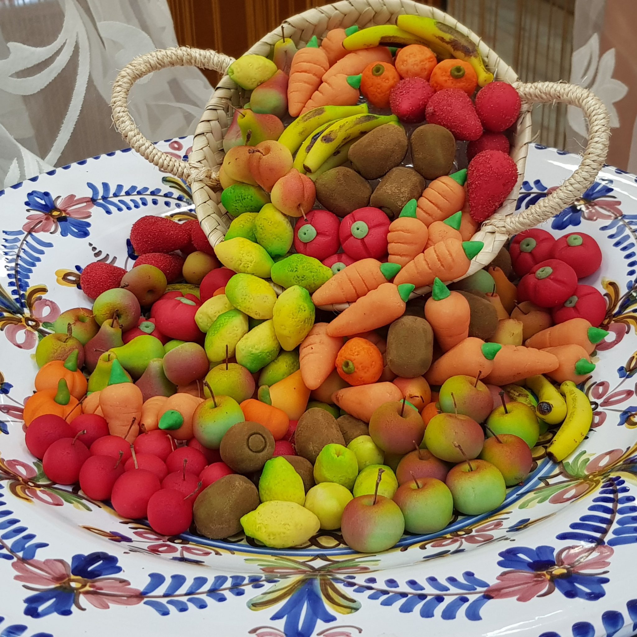 Elaboración de mazapanes tradicionales y nuevos dulces tradicionales.